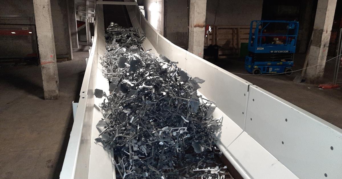 Shredder infeed/outfeed conveyor | Magaldi