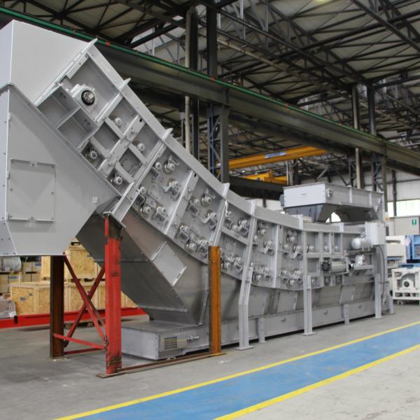 Bucket conveyor for hot clinker transport at steep inclines | Magaldi