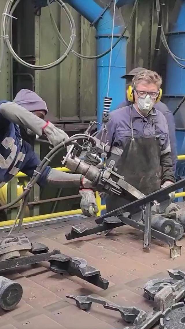 Casting degating & sorting conveyor | Magaldi