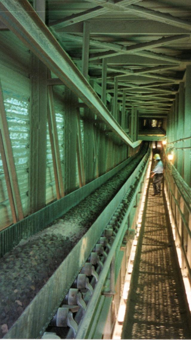 Steel belt conveyor for clinker transport from dome to dome | Magaldi