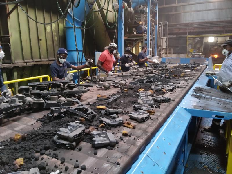 Casting degating & sorting conveyor | Magaldi