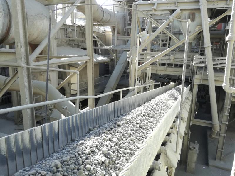 Steel belt conveyor for clinker transport from dome to dome | Magaldi