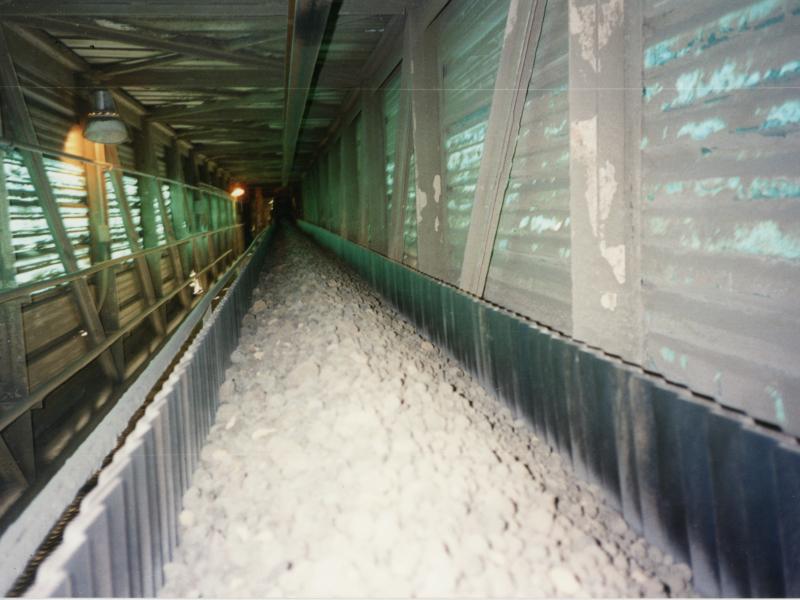 Steel belt conveyor for clinker transport from dome to dome | Magaldi