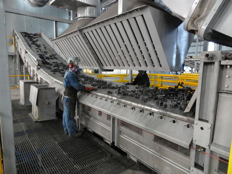 Casting degating & sorting conveyor | Magaldi