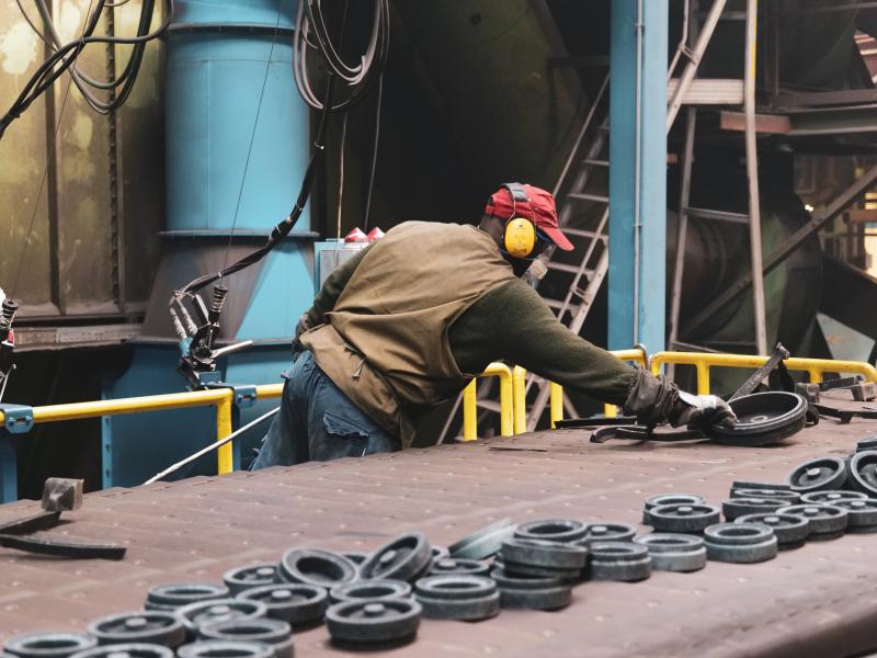 Casting degating & sorting conveyor | Magaldi