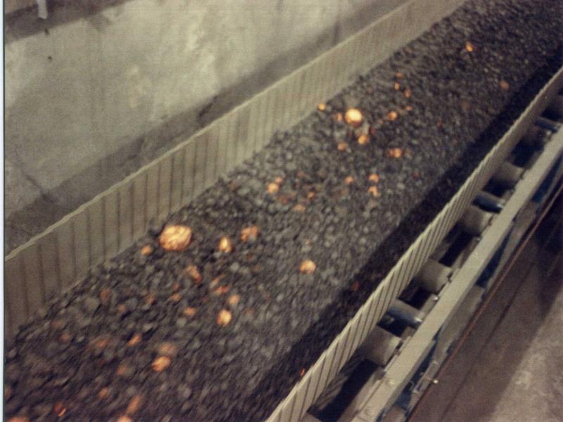 Steel belt conveyor for clinker transport from dome to dome | Magaldi