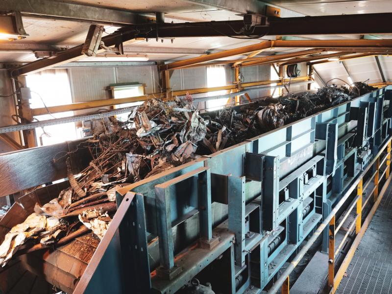 Heavy scrap conveyor for Scrap Sorting and Preparation | Magaldi