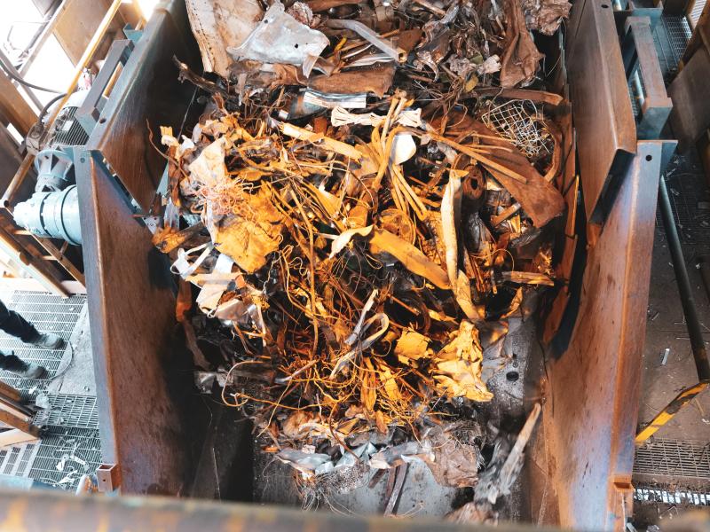 Heavy scrap conveyor for Scrap Sorting and Preparation | Magaldi