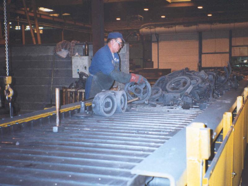 Casting degating & sorting conveyor | Magaldi