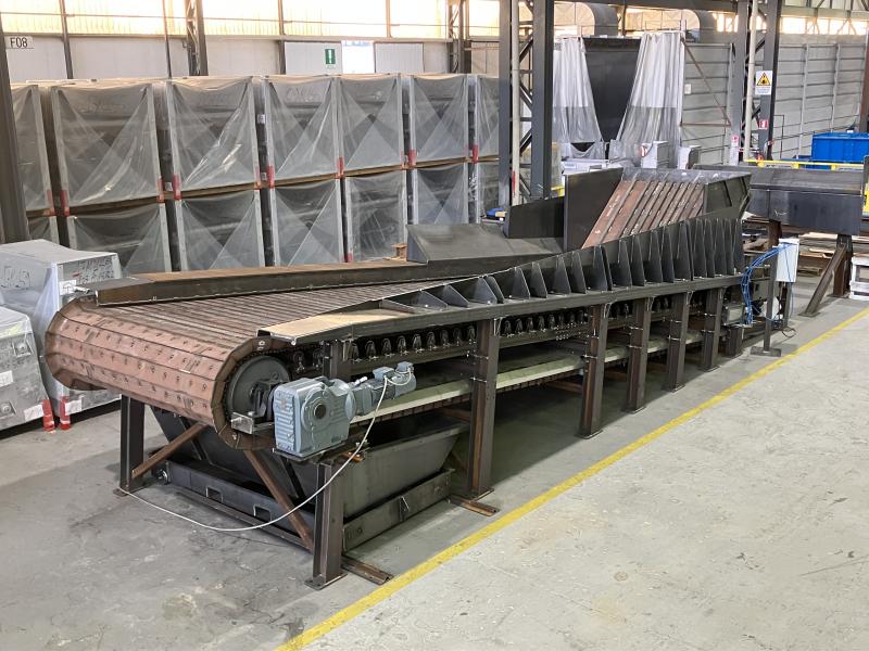 Shredder infeed/outfeed conveyor | Magaldi